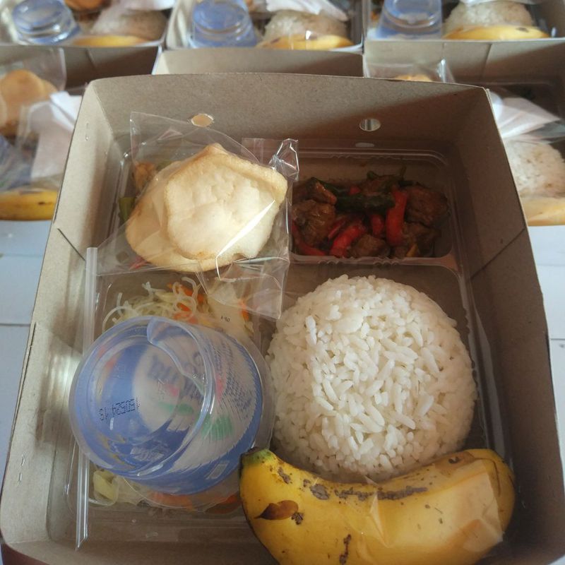 nasi box dan snack box paket 2