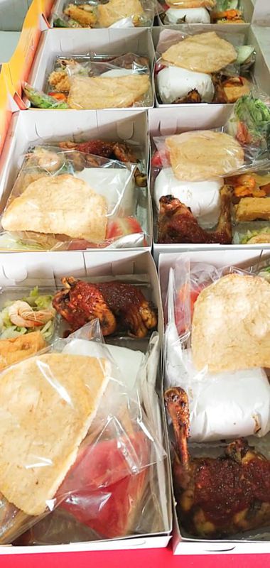 Nasi box ayam goreng
