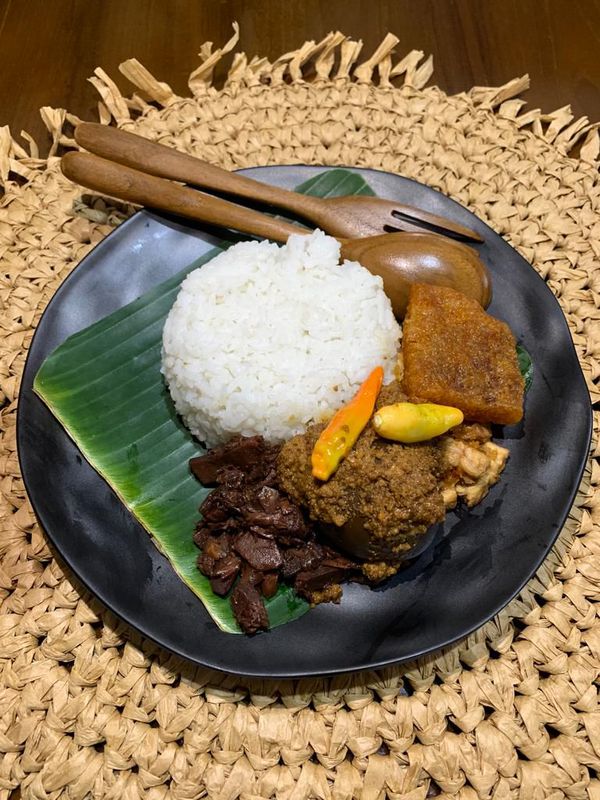 Nasi Box Gudeg Krecek Telur