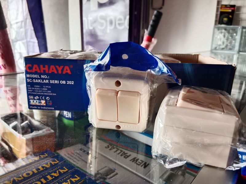 Saklar Tempel Dobel Cahaya