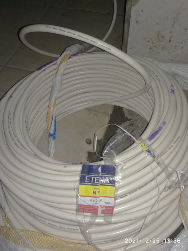 Kabel listrik dan perlengkapannya