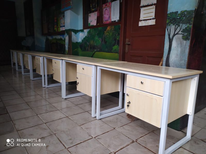 Meja Staff