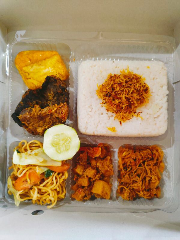 Nasi Box - Nasi Uduk Ayam Bakar Suwir (Ayam Kampung)