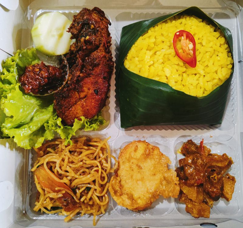 Nasi Box - Paket Nasi Uduk Ayam Bakar / Ayam Goreng (Ayam Kampung)
