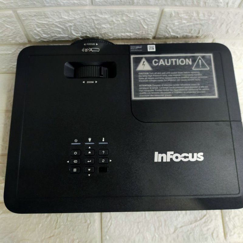 Projector infocus in112aa + Projector Screen Tripod 70 Inch