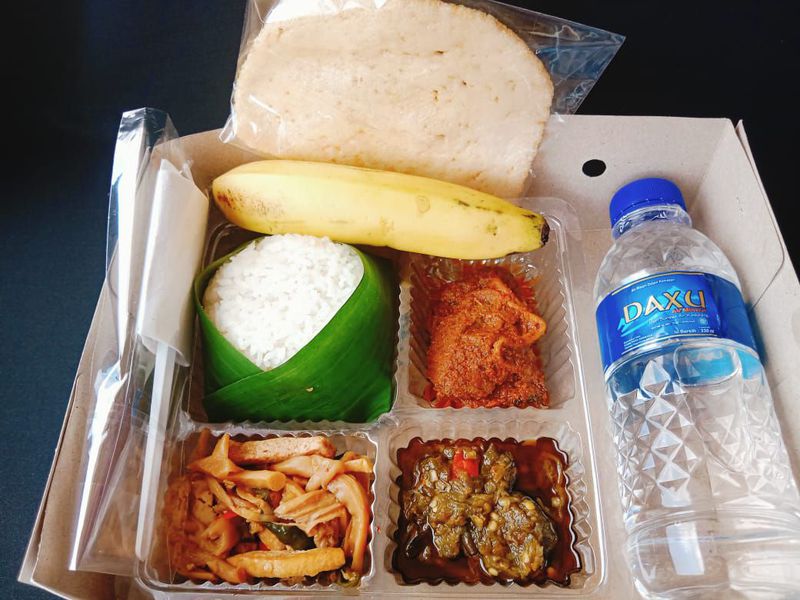 Nasi Box Rendang Daging Sambal Lombok Ijo