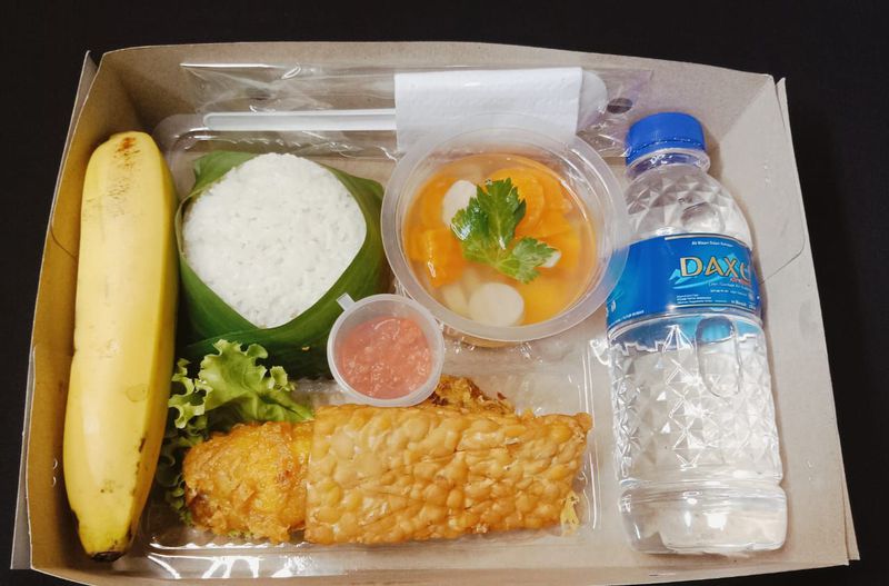 Nasi Box Ayam Goreng Sayur Sop