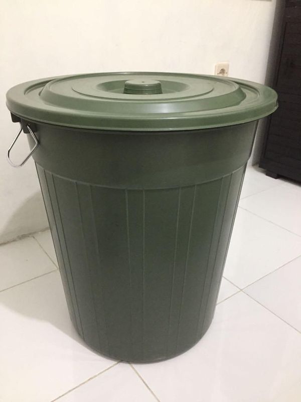 ember besar tutup plastik