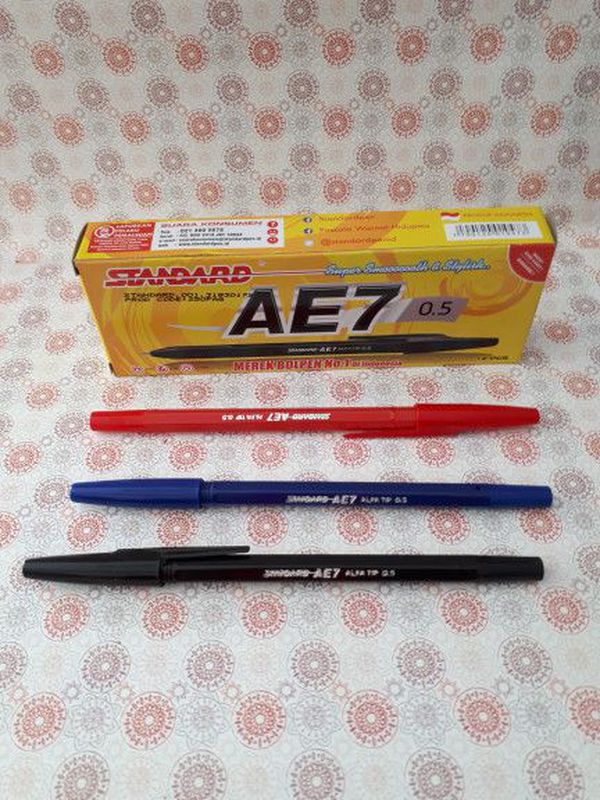Pulpen Standard AE7 0,5 mm Warna Warni (Biru & Merah)
