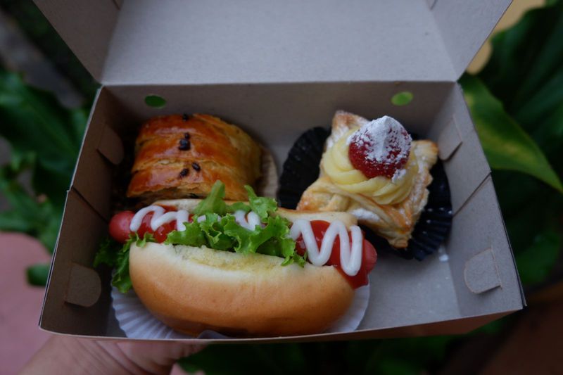 SNACK BOX ISI 3 MACAM KUE + BUAH + MINUMAN KEMASAN