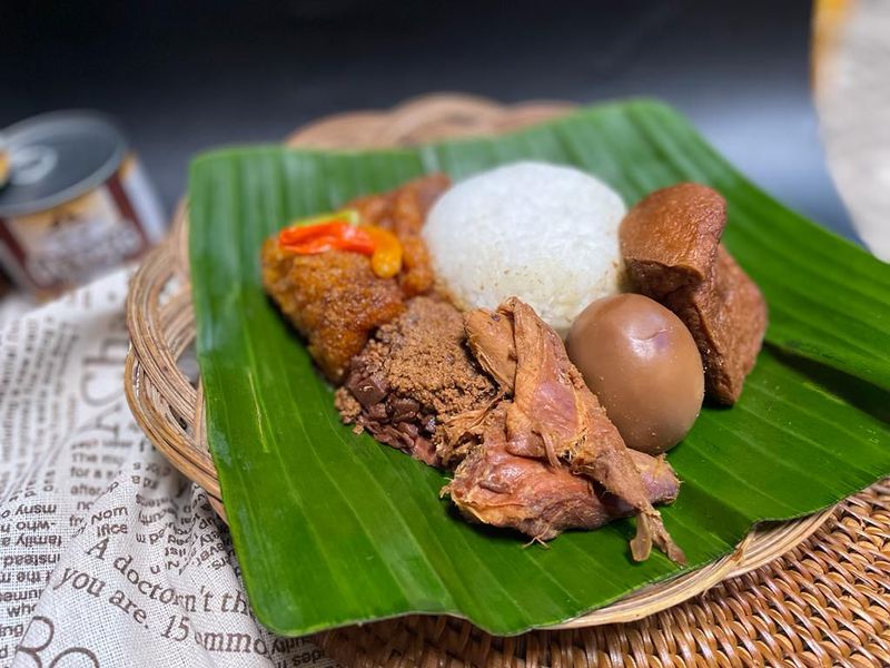 Nasi gudeg krecek telur + ayam suwir