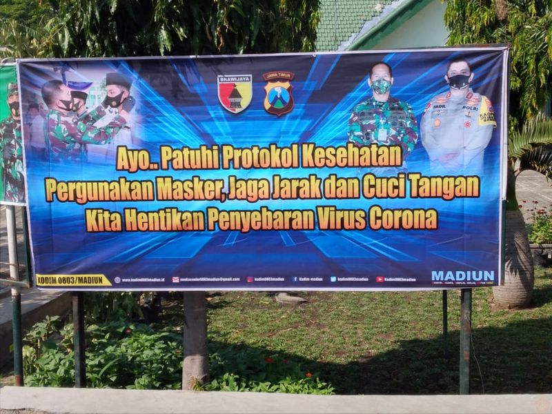 Banner + Tiang Besi 85 x 200 - Banner