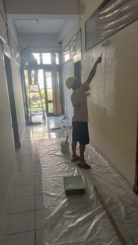 Pengecatan dan Polituran Pada Loby Kantor