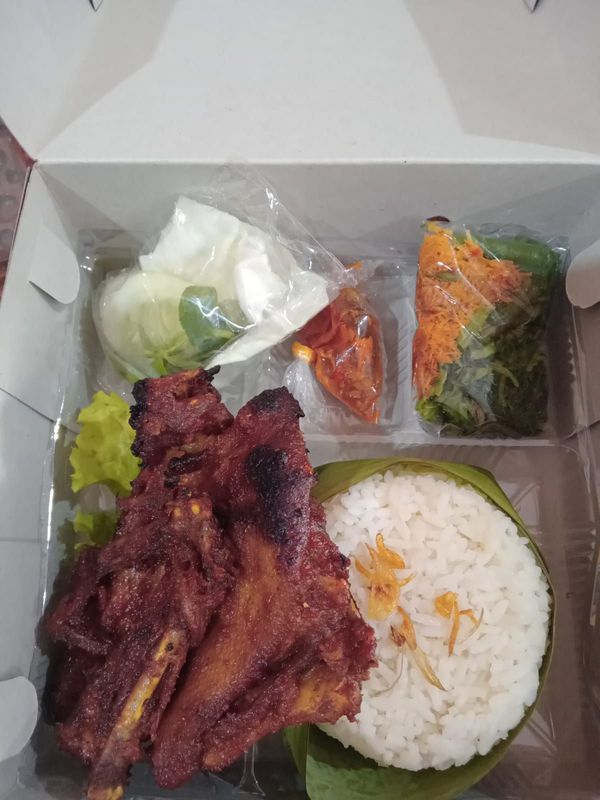 Nasi Kotak (Nasi Bebek Bakar) by Enggal Surabaya