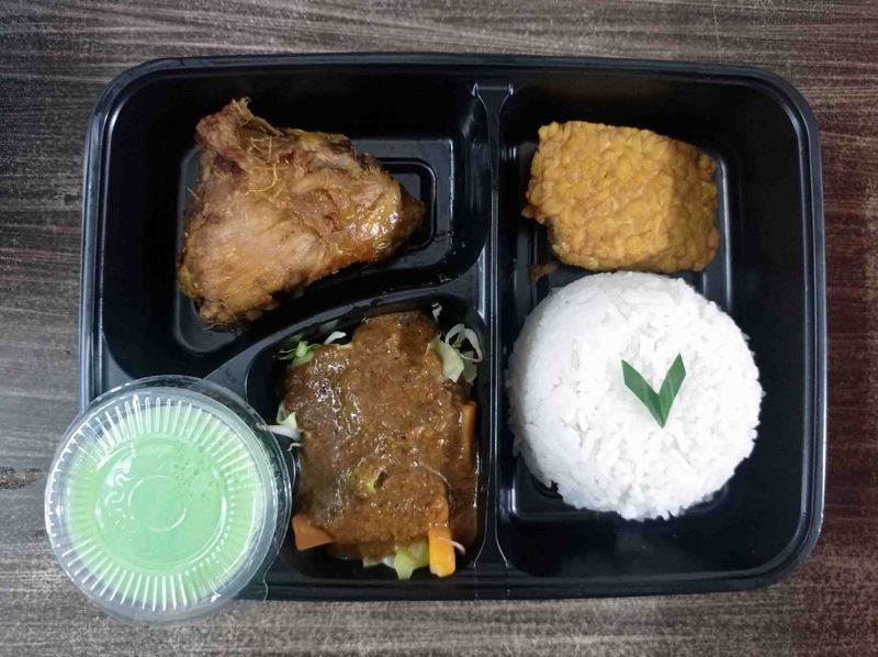 PAKET MENU MAKAN 8