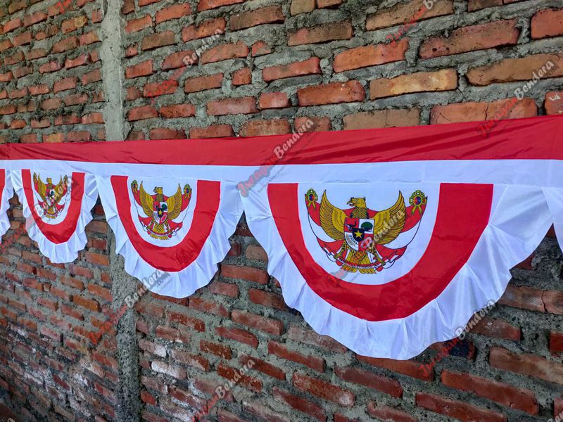 Bendera rumbai merah putih