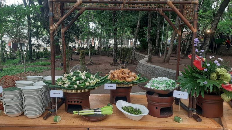 Paket Prasmanan A (Coffee Break & Lunch) by Cahaya Catering Kediri