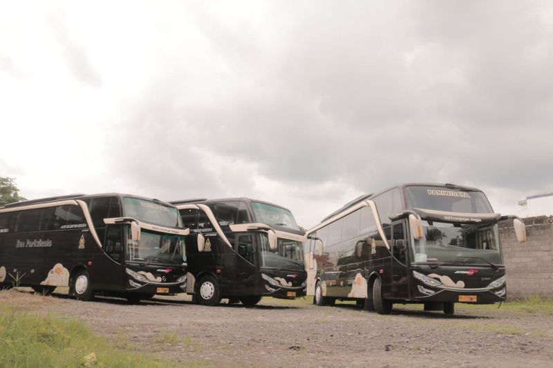 Sewa Bus Pariwisata, Big Bus 50 seats, Half Day City Tour Rp. 2.000.000,-