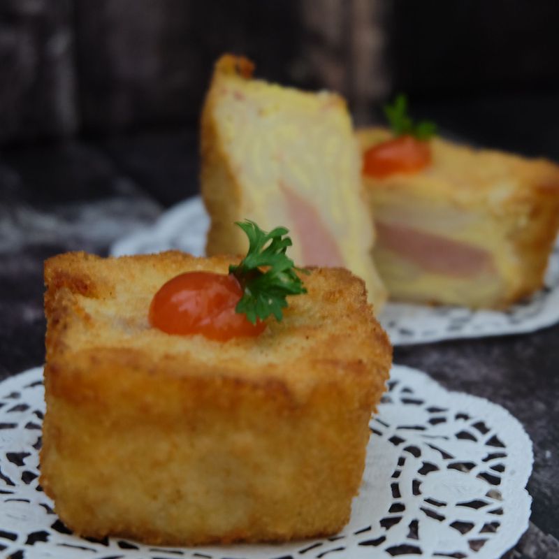 Paket Snack Box 3 kue, 2 asin & 1 Manis