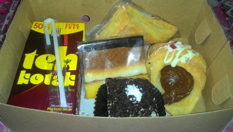 Paket Kue Kotak B