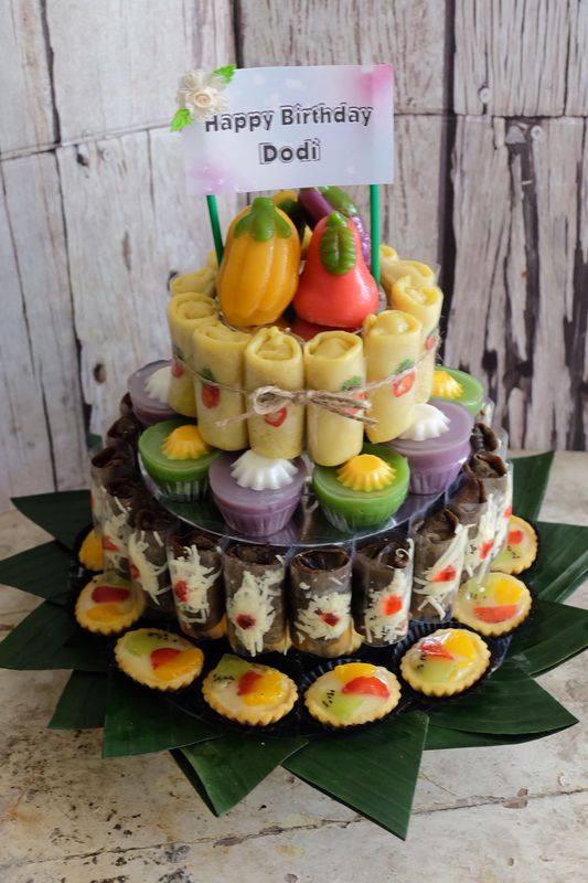 Paket Kue Tumpeng - Isi 200 Kue