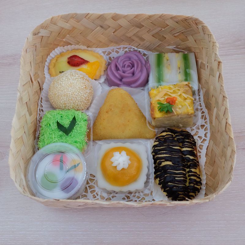 Paket snack box isi 2 Kue manis dan asin, minimal order 10 dus