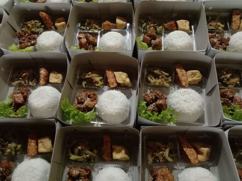 Paket nasi kotak