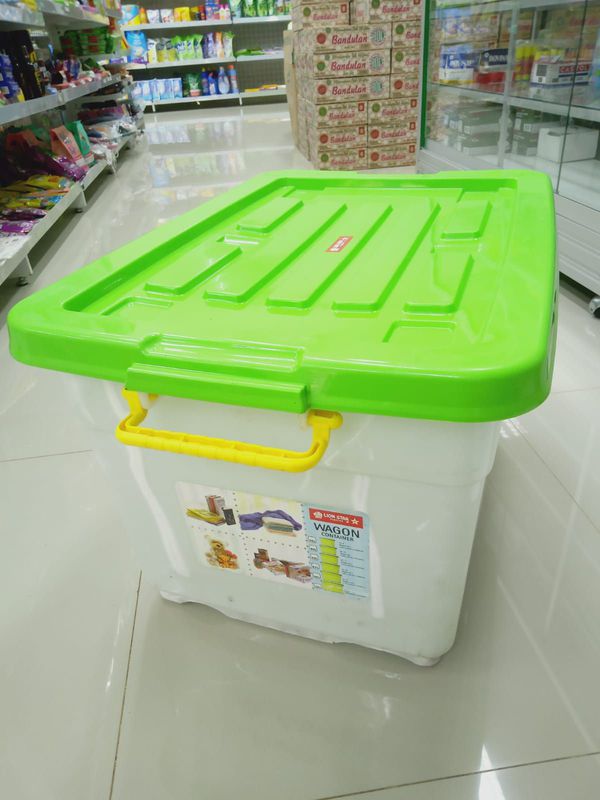 Box plastik besar