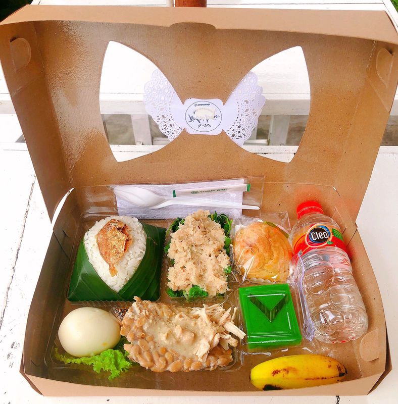 Paket Nasi Box Sego Wiwit + Snack