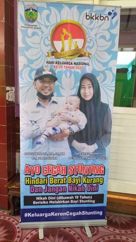 Roll Banner Besar