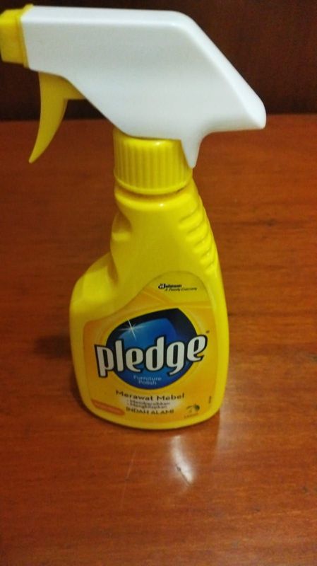 Pledge Pembersih Meubel Kayu