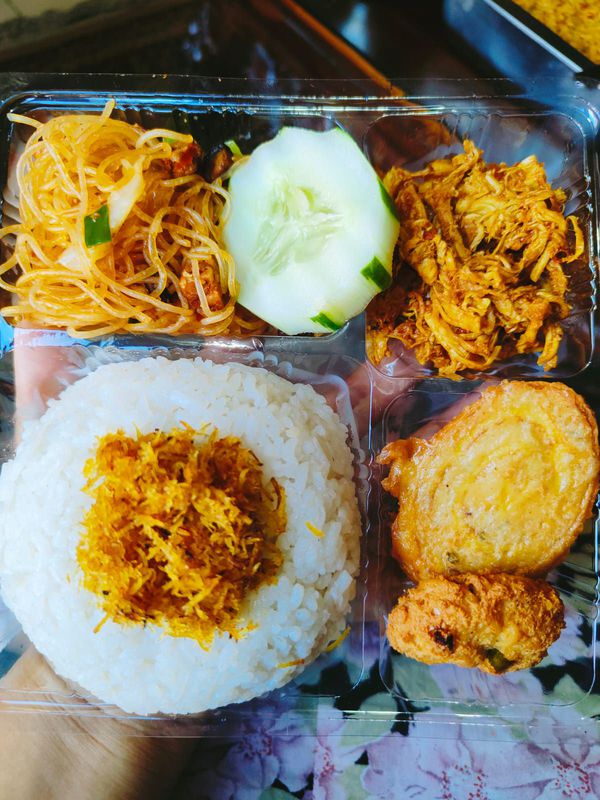 Nasi Box - Nasi Uduk Ayam Suwir