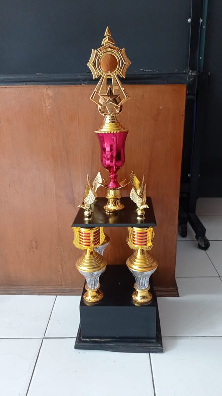 Piala / trophy 4 kaki