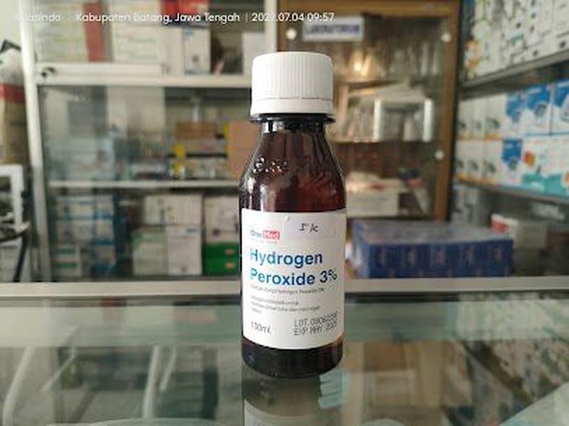 Hidrogen peroksida 3% Sebagai antiseptik untuk membersihkan luka dan ...
