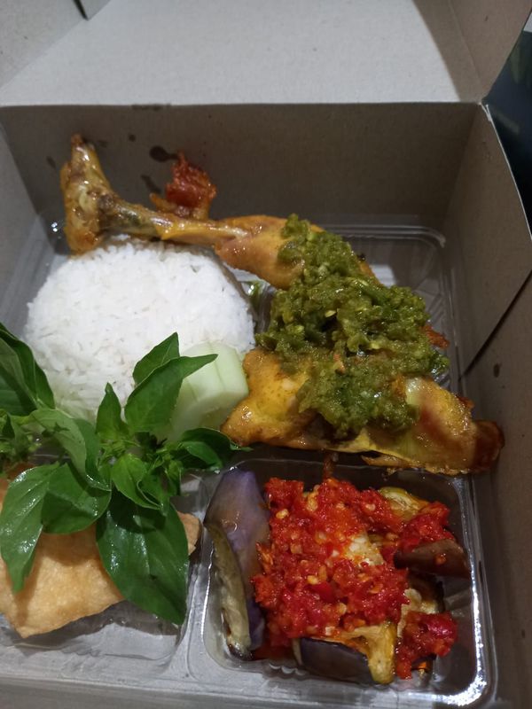 Nasi Box - Ayam Cabai Hijau - Sedang