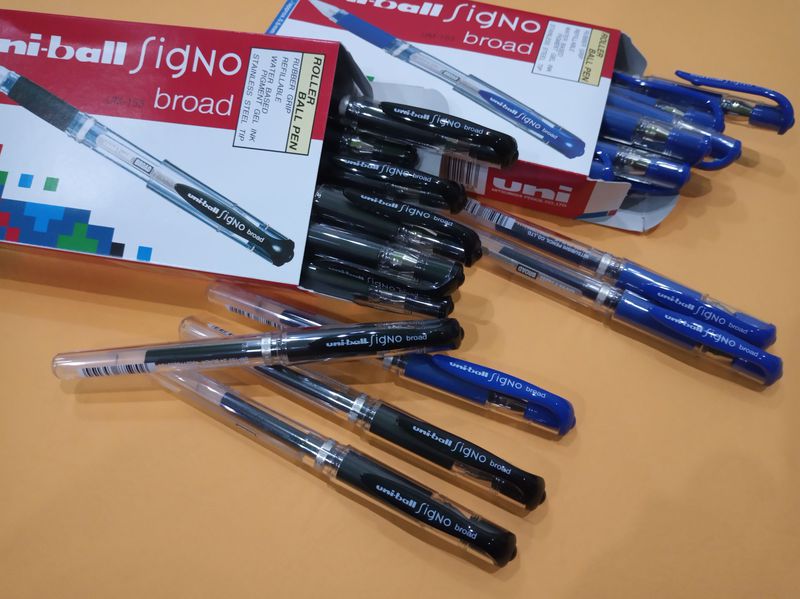 Pena Uniball Signo UM-153 (BOX) - Hitam