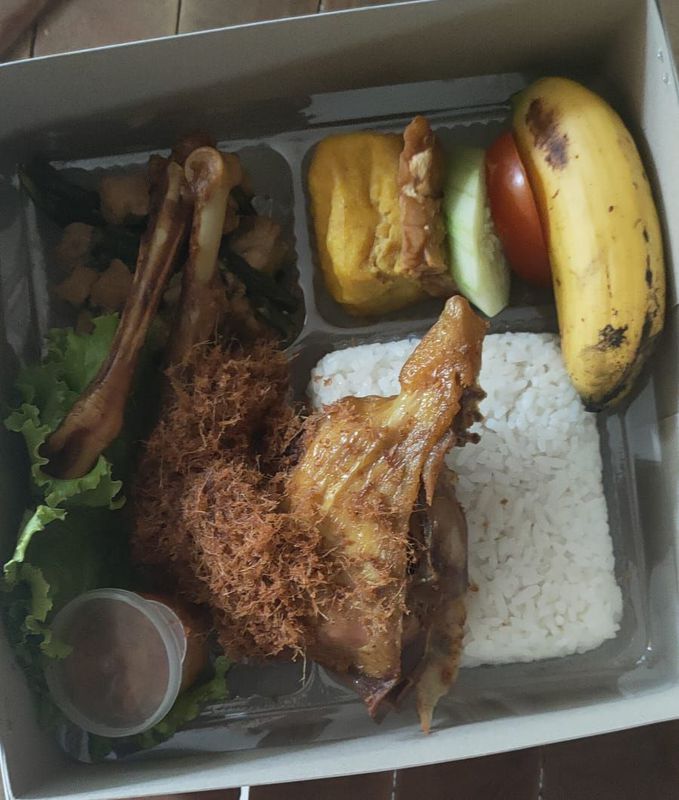 Paket Nasi Box 2 ayam serundeng - Sambal Geprek