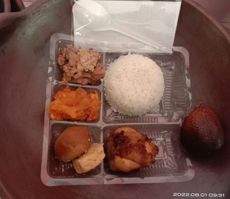 Paket nasi gudeg ayam goreng