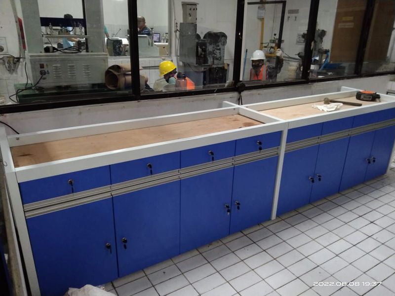 Meja Laboratorium