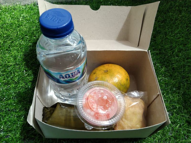 Paket Snack Komplit Aqua Botol