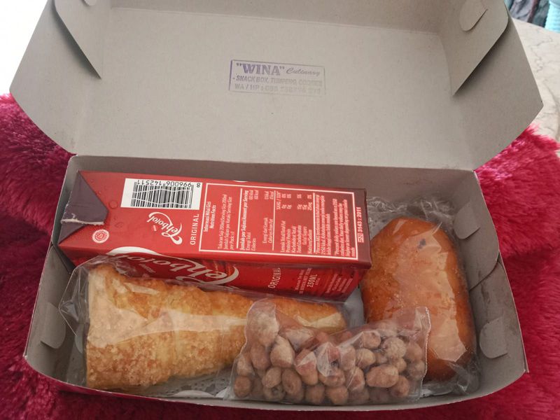 snack box isi 3 + Teh Kotak uk 220 ml wina culinary