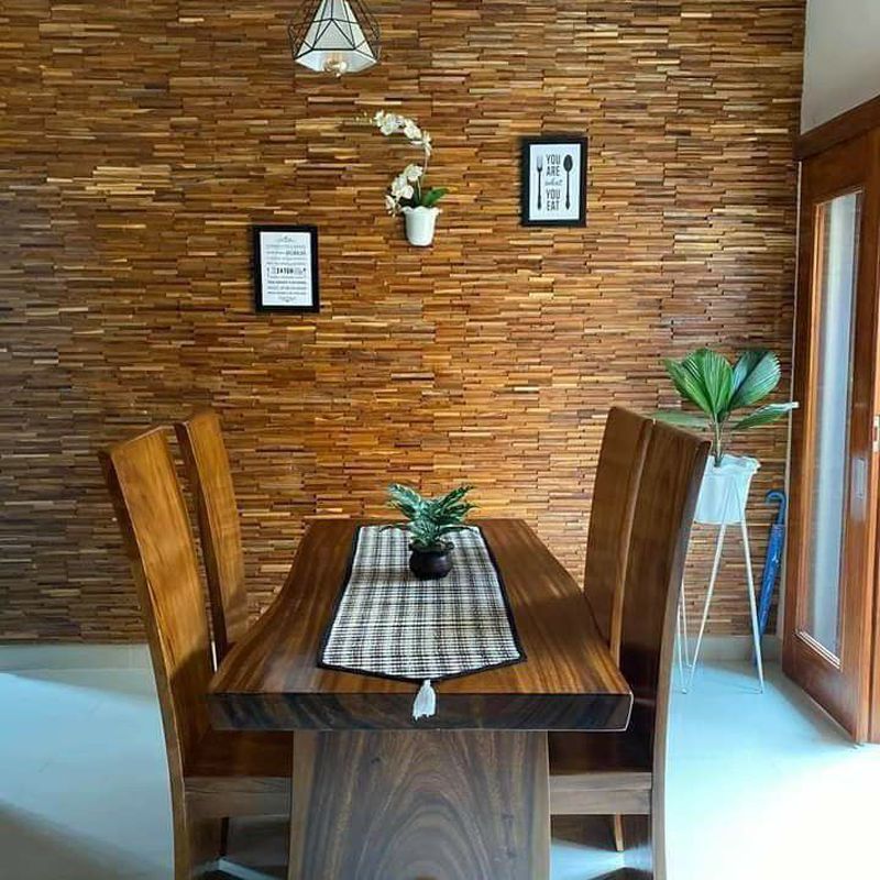Meja makan kayu utuh