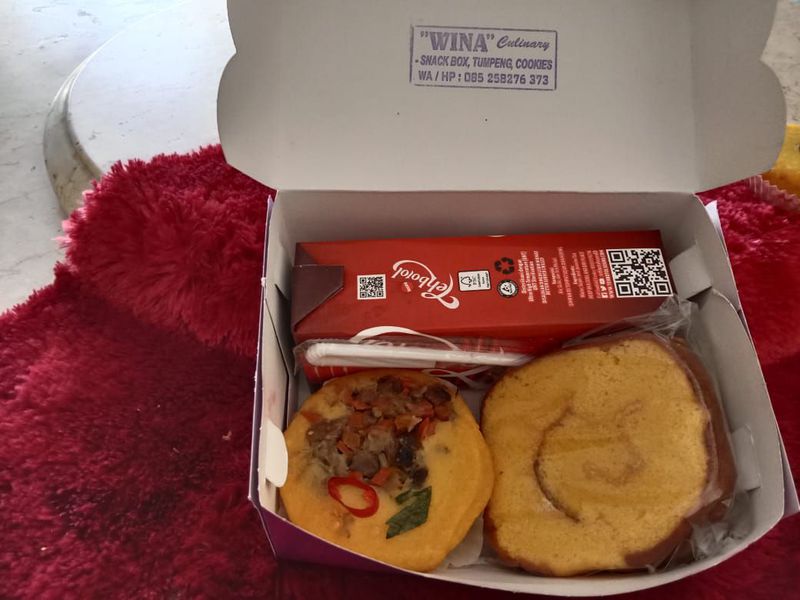 snack box + Teh Kotak wina culinary