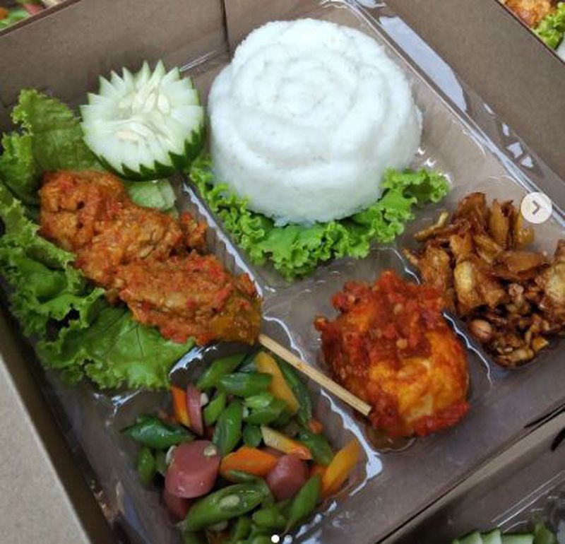 PAKET NASI KOTAK SATE DAGING