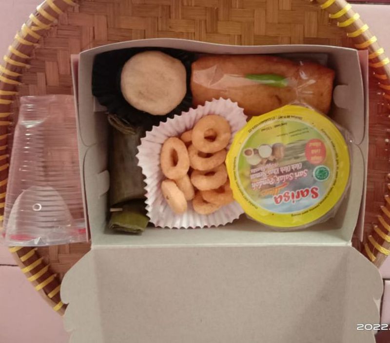snack box 1 bakpia salak - Kacang