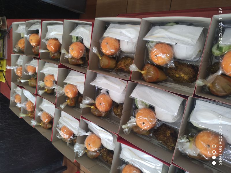 paket box nasi Padang Tanjuang