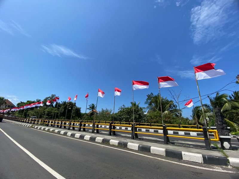 bendera merah putih + tyang bambu
