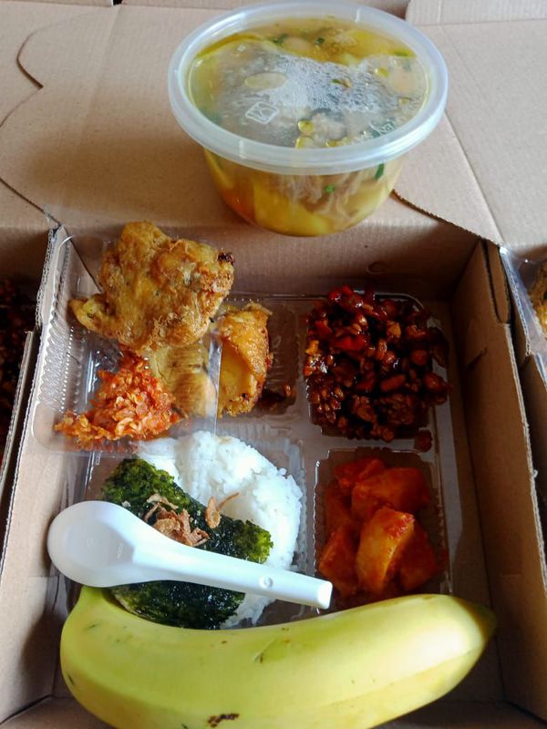 Paket Nasi box by Roti mulia