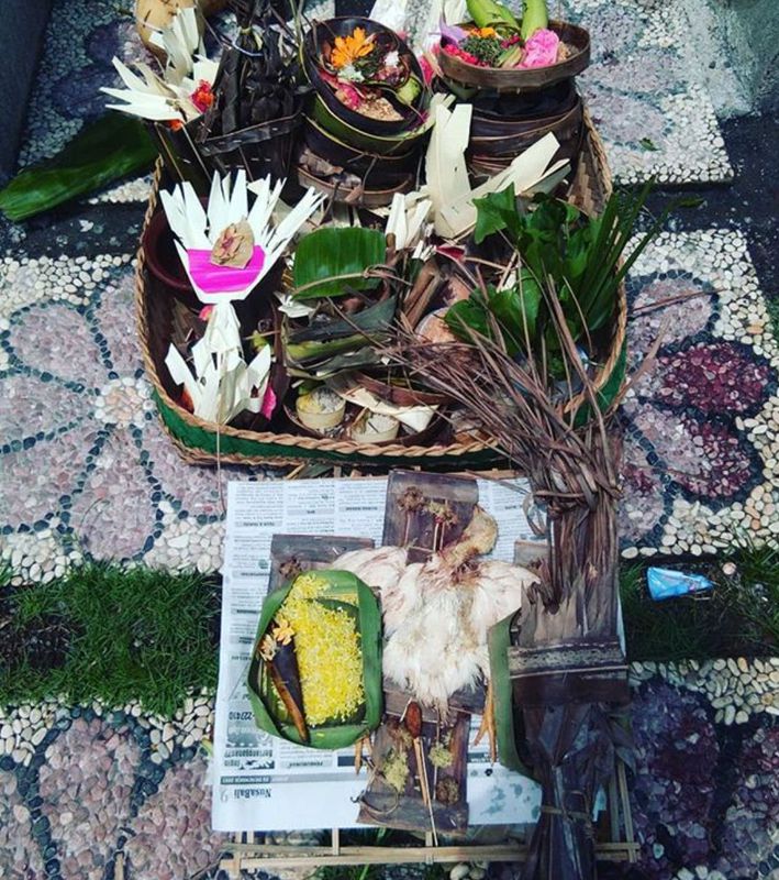 Banten Caru Ayam Putih