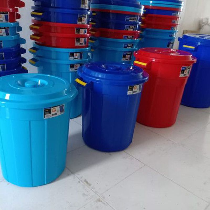 Ember besar tutup plastik